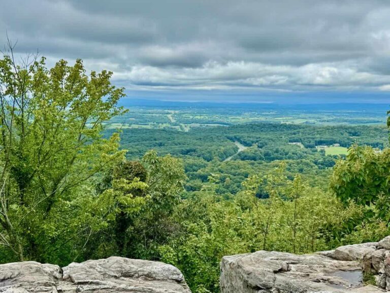 Bears Den Overlook Hike in Bluemont Virginia: Routes and Tips